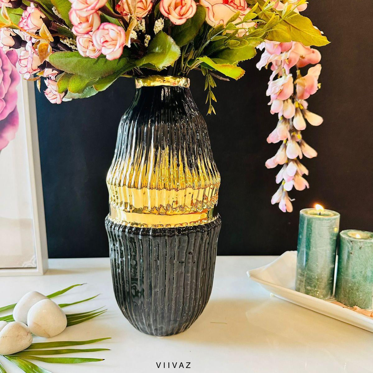 Whimsical Golden Vase – VIIVAZ