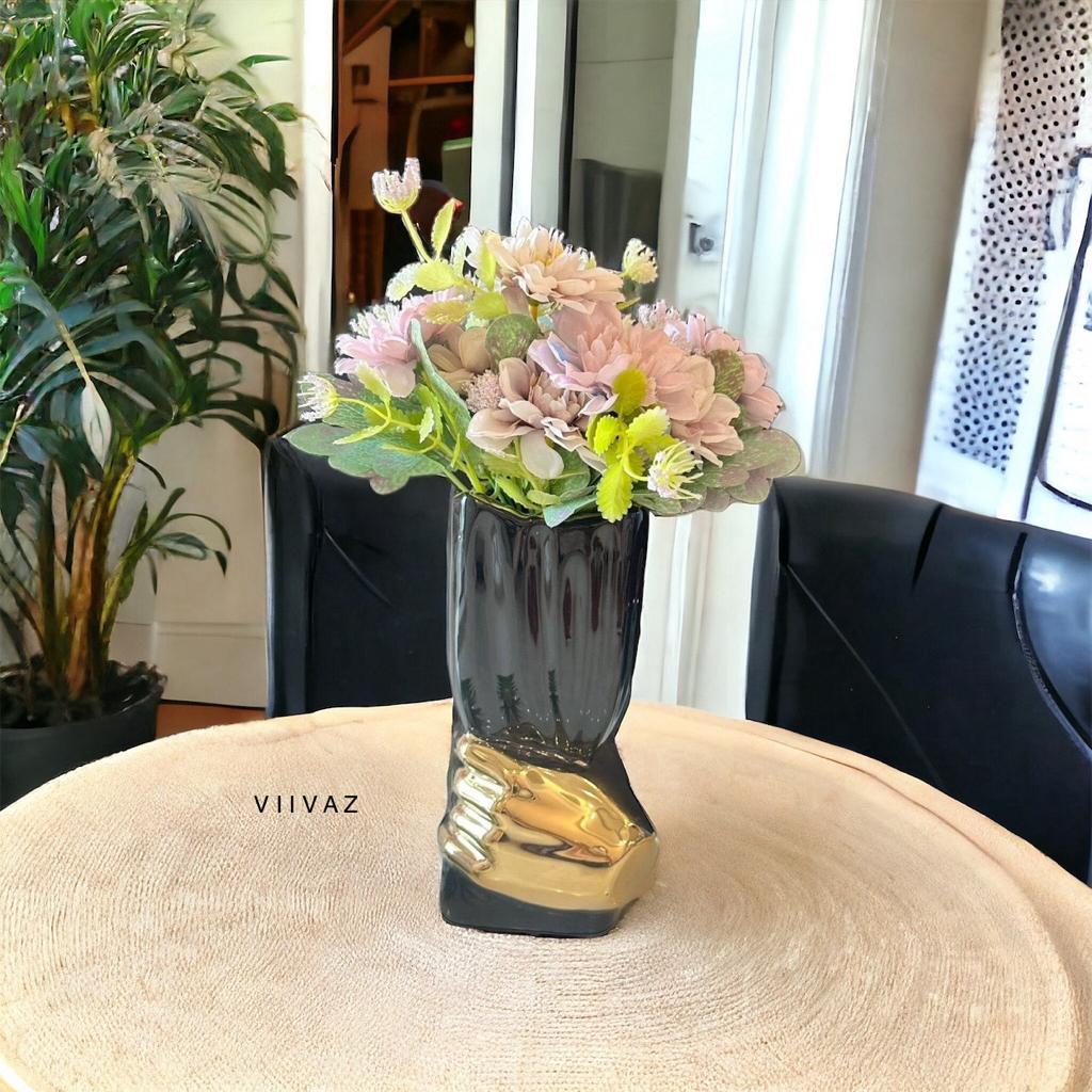 Hand Holding Cup Vase – VIIVAZ