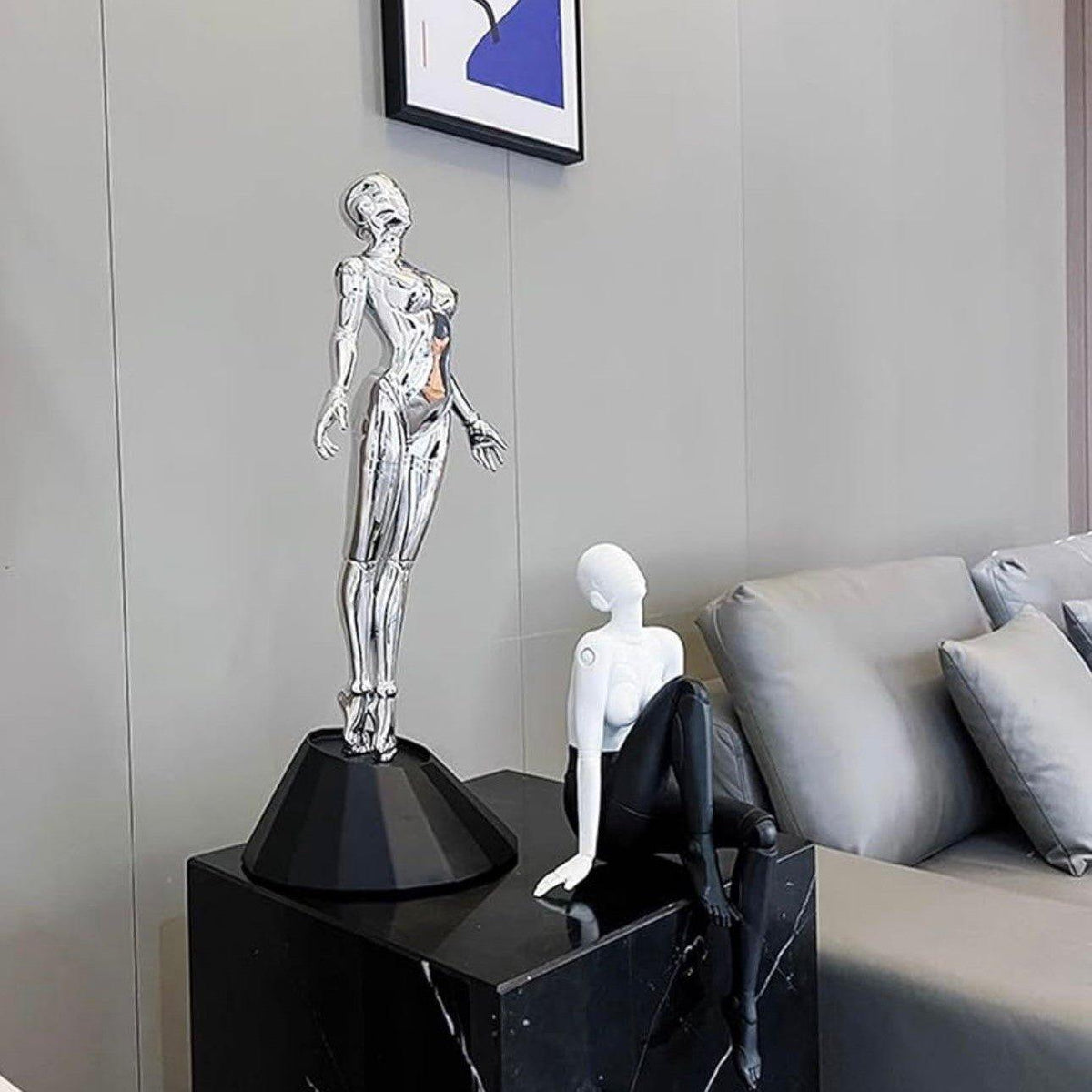 ELECTROPLATED LADY ROBOT ROBOCOP – VIIVAZ