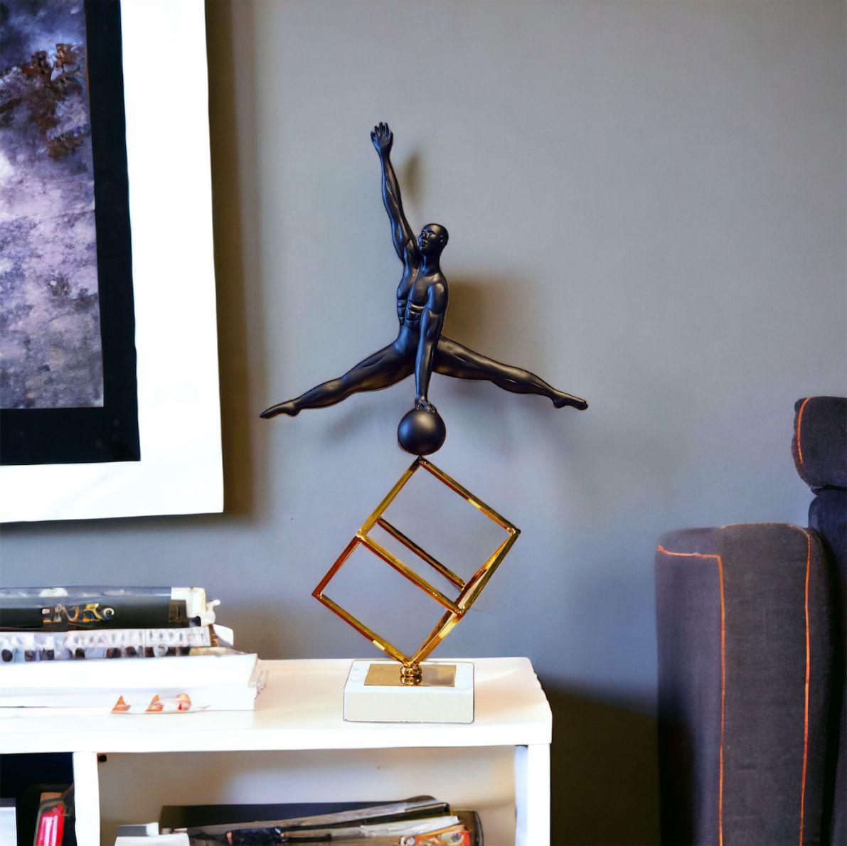 Legendary Balancing Gymnast Figurine – VIIVAZ